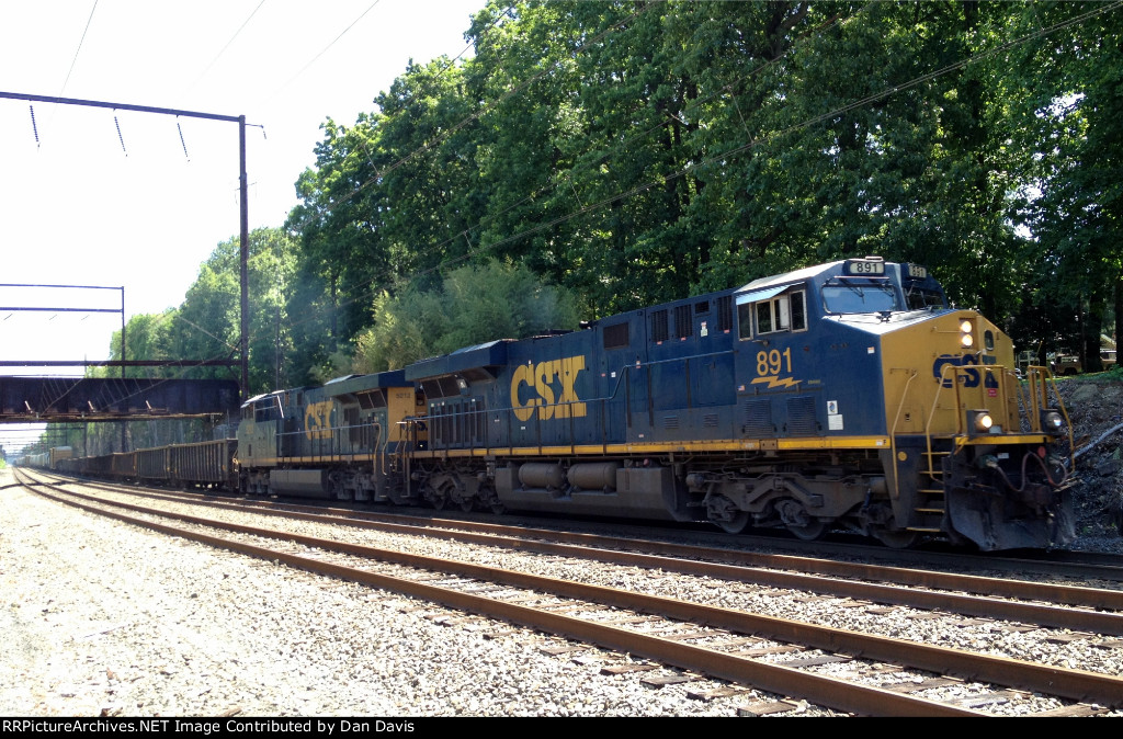 CSX ES44AH 891 leads Q439-02